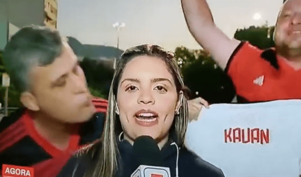 Flamenguista Que Beijou Repórter é Denunciado Por Crime De Importunação